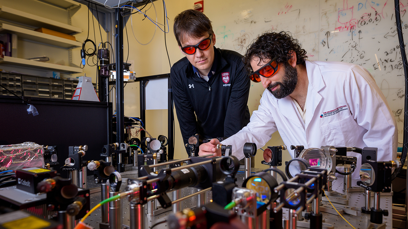 UChicago launches landmark initiative with IonQ to advance quantum ...